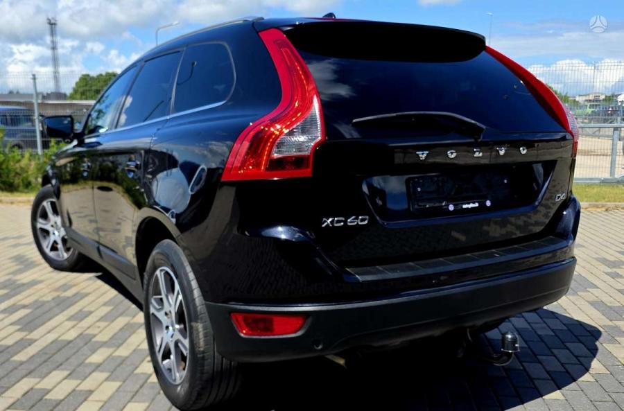 Melns Volvo XC60 2013 Šauļi, ar dzinēja tilpumu 1.98 L un nobraukumu 230 tūkst. km par 12200 €, foto 16 vietnē AUTOMOTO.COM.LV