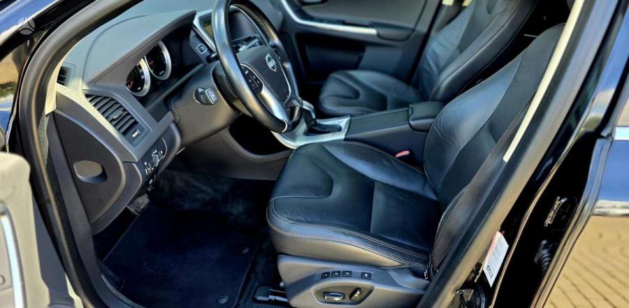 Melns Volvo XC60 2013 Šauļi, ar dzinēja tilpumu 1.98 L un nobraukumu 230 tūkst. km par 12200 €, foto 22 vietnē AUTOMOTO.COM.LV