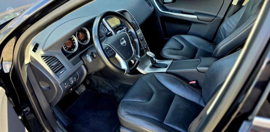 Melns Volvo XC60 2013 Šauļi, ar dzinēja tilpumu 1.98 L un nobraukumu 230 tūkst. km par 12200 €, foto 24 vietnē AUTOMOTO.COM.LV