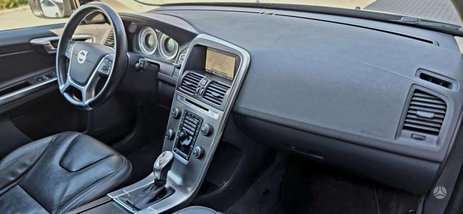 Melns Volvo XC60 2013 Šauļi, ar dzinēja tilpumu 1.98 L un nobraukumu 230 tūkst. km par 12200 €, foto 29 vietnē AUTOMOTO.COM.LV