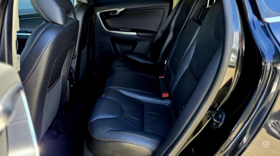 Melns Volvo XC60 2013 Šauļi, ar dzinēja tilpumu 1.98 L un nobraukumu 230 tūkst. km par 12200 €, foto 32 vietnē AUTOMOTO.COM.LV
