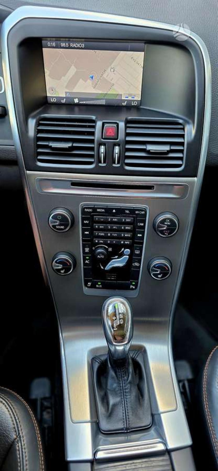 Melns Volvo XC60 2013 Šauļi, ar dzinēja tilpumu 1.98 L un nobraukumu 230 tūkst. km par 12200 €, foto 38 vietnē AUTOMOTO.COM.LV