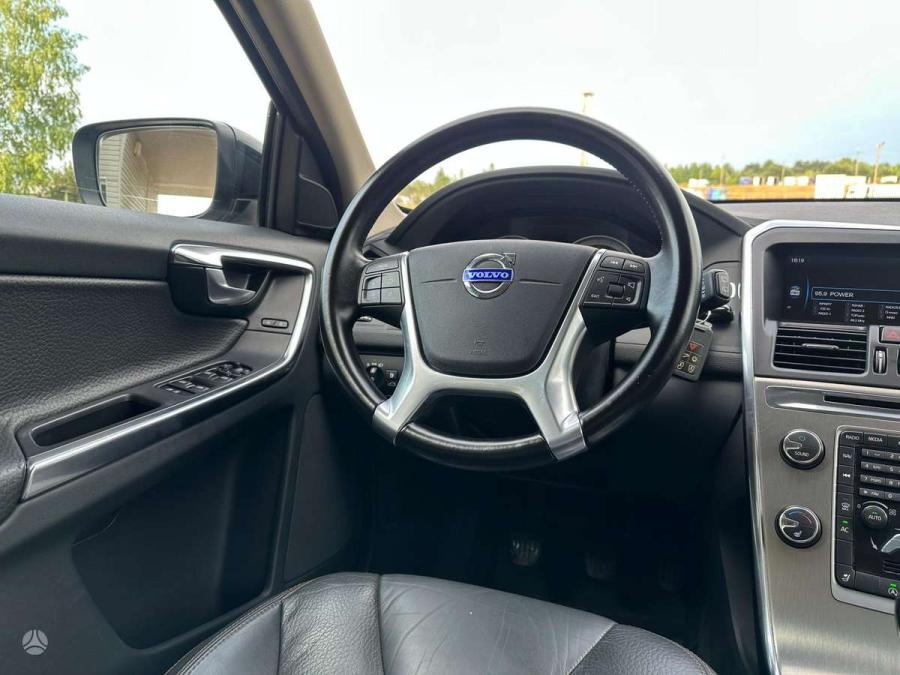 Melns Volvo XC60 2013 Viļņa, ar dzinēja tilpumu 1.98 L un nobraukumu 286 tūkst. km par 8700 €, foto 17 vietnē AUTOMOTO.COM.LV