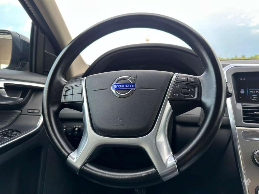 Melns Volvo XC60 2013 Viļņa, ar dzinēja tilpumu 1.98 L un nobraukumu 286 tūkst. km par 8700 €, foto 18 vietnē AUTOMOTO.COM.LV