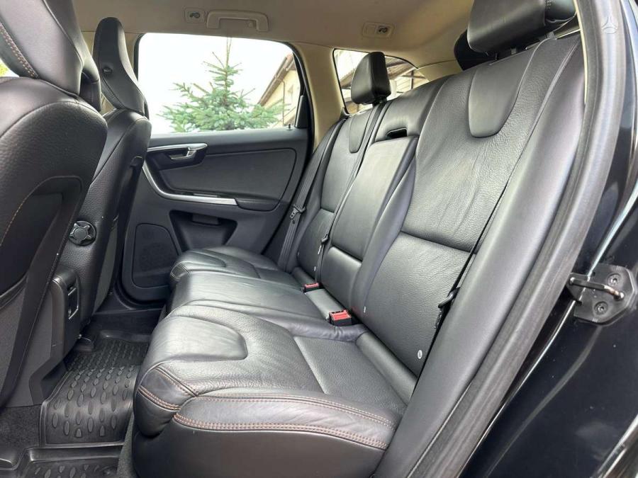 Melns Volvo XC60 2013 Viļņa, ar dzinēja tilpumu 1.98 L un nobraukumu 286 tūkst. km par 8700 €, foto 26 vietnē AUTOMOTO.COM.LV