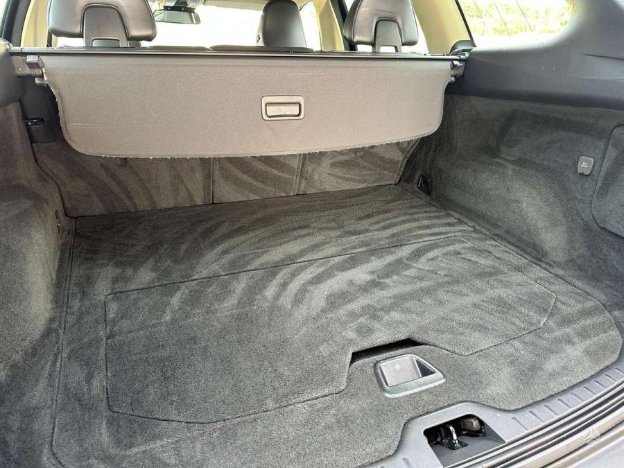 Melns Volvo XC60 2013 Viļņa, ar dzinēja tilpumu 1.98 L un nobraukumu 286 tūkst. km par 8700 €, foto 31 vietnē AUTOMOTO.COM.LV