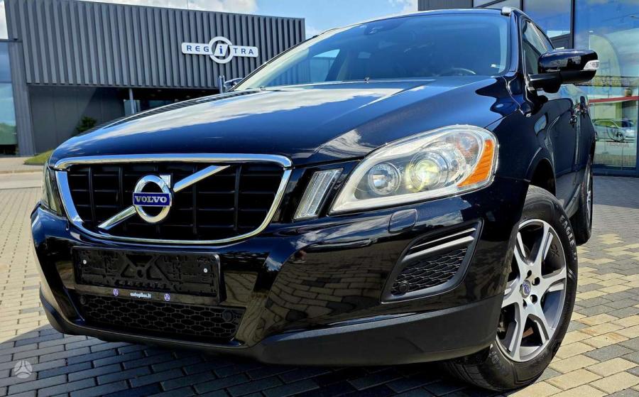 Black Volvo XC60 2013 in Siauliai, with an engine capacity of 1.98 L and mileage of 230 thousand km for 11950 €, photo 4 on AUTOMOTO.COM.LV