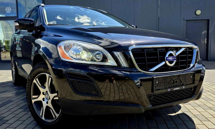 Black Volvo XC60 2013 in Siauliai, with an engine capacity of 1.98 L and mileage of 230 thousand km for 11950 €, photo 9 on AUTOMOTO.COM.LV