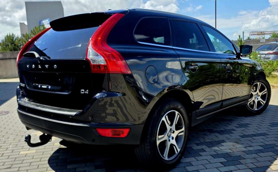 Black Volvo XC60 2013 in Siauliai, with an engine capacity of 1.98 L and mileage of 230 thousand km for 11950 €, photo 14 on AUTOMOTO.COM.LV