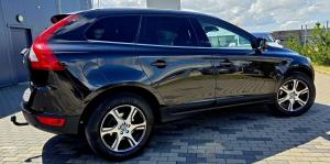 Black Volvo XC60 2013 in Siauliai, with an engine capacity of 1.98 L and mileage of 230 thousand km for 11950 €, photo 15 on AUTOMOTO.COM.LV