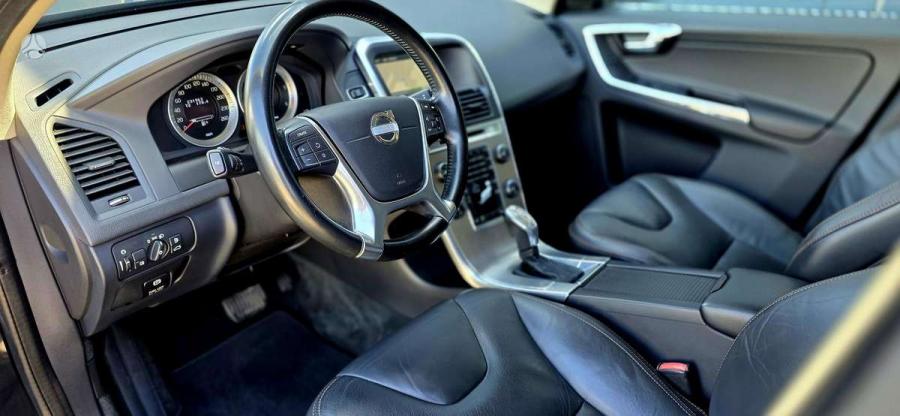 Black Volvo XC60 2013 in Siauliai, with an engine capacity of 1.98 L and mileage of 230 thousand km for 11950 €, photo 19 on AUTOMOTO.COM.LV