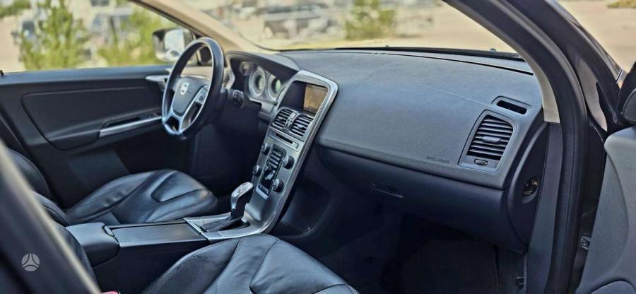 Black Volvo XC60 2013 in Siauliai, with an engine capacity of 1.98 L and mileage of 230 thousand km for 11950 €, photo 24 on AUTOMOTO.COM.LV