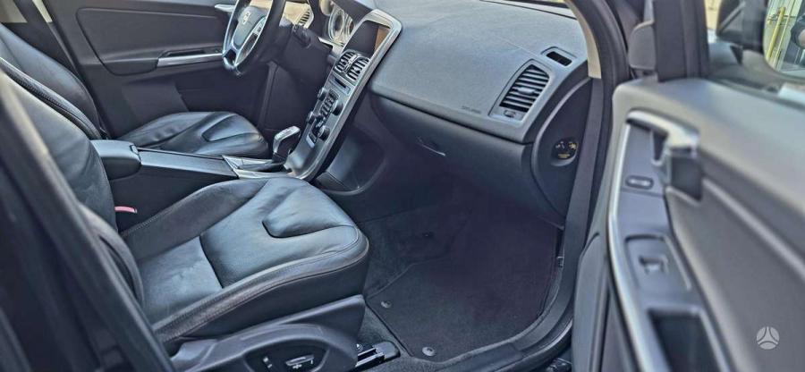 Black Volvo XC60 2013 in Siauliai, with an engine capacity of 1.98 L and mileage of 230 thousand km for 11950 €, photo 25 on AUTOMOTO.COM.LV