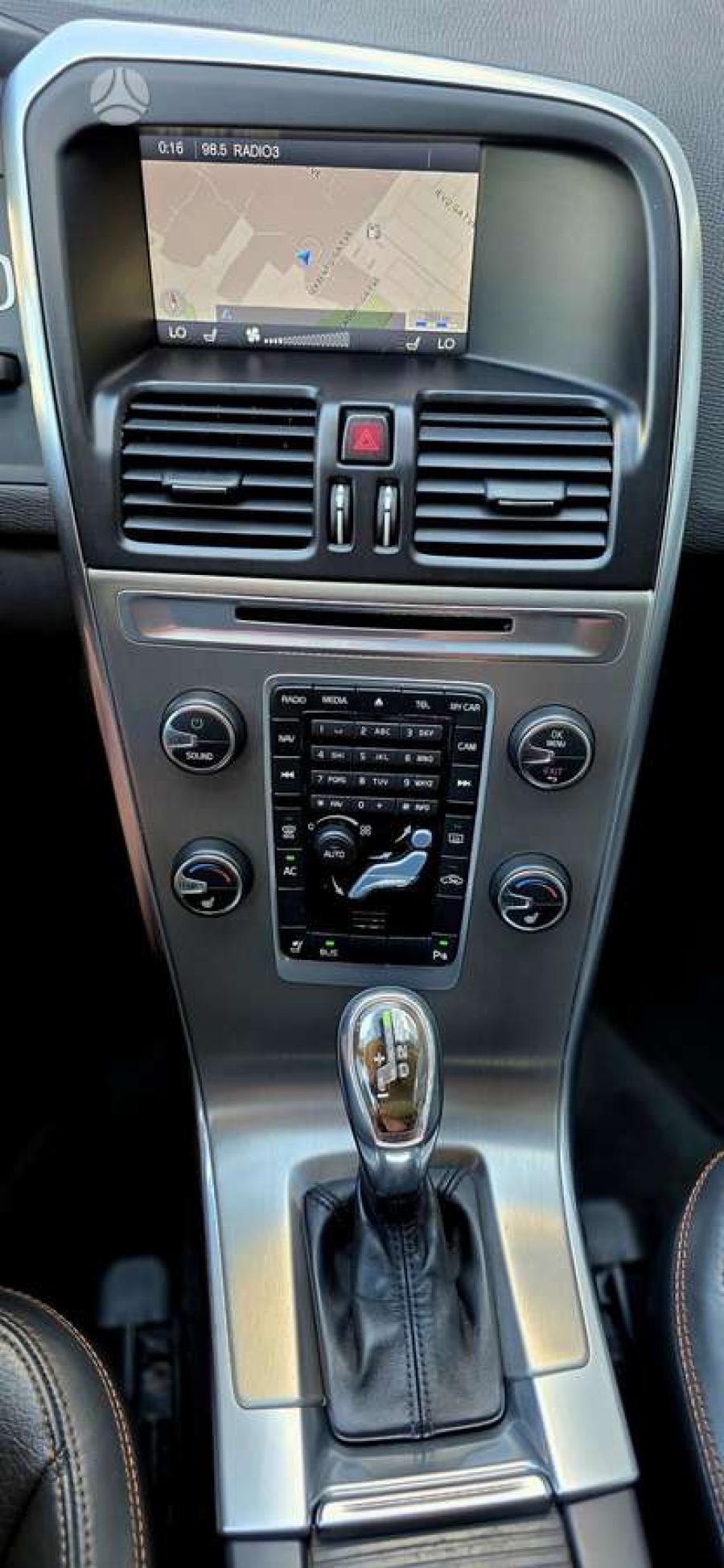Black Volvo XC60 2013 in Siauliai, with an engine capacity of 1.98 L and mileage of 230 thousand km for 11950 €, photo 30 on AUTOMOTO.COM.LV