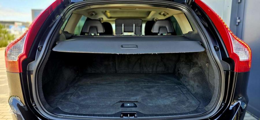 Black Volvo XC60 2013 in Siauliai, with an engine capacity of 1.98 L and mileage of 230 thousand km for 11950 €, photo 33 on AUTOMOTO.COM.LV