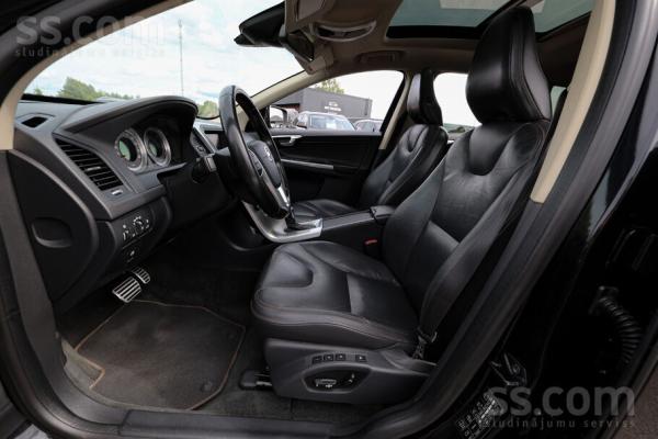 Black Volvo XC60 2013 in Jelgava, with an engine capacity of 2.40 L and mileage of 0 thousand km for 9990 €, photo 7 on AUTOMOTO.COM.LV