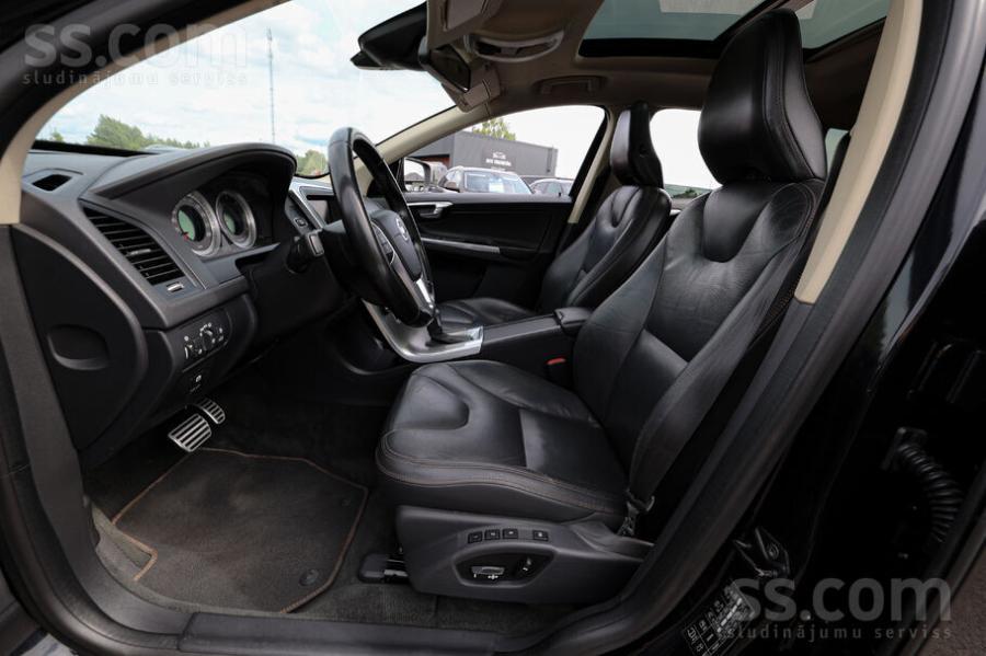 Melns Volvo XC60 2013 Jelgava, ar dzinēja tilpumu 2.40 L un nobraukumu 0 tūkst. km par 9990 €, foto 8 vietnē AUTOMOTO.COM.LV