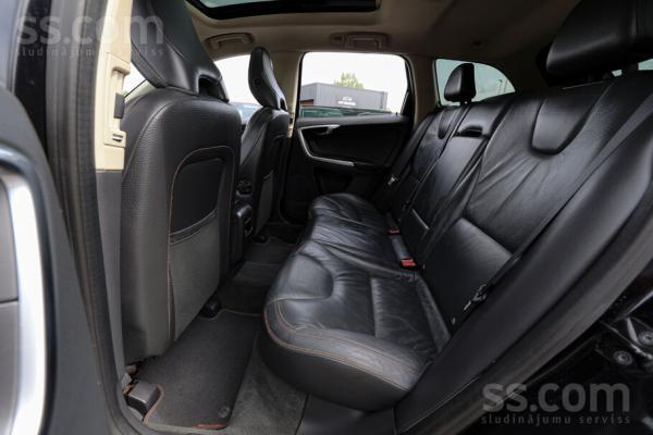 Black Volvo XC60 2013 in Jelgava, with an engine capacity of 2.40 L and mileage of 0 thousand km for 9990 €, photo 10 on AUTOMOTO.COM.LV