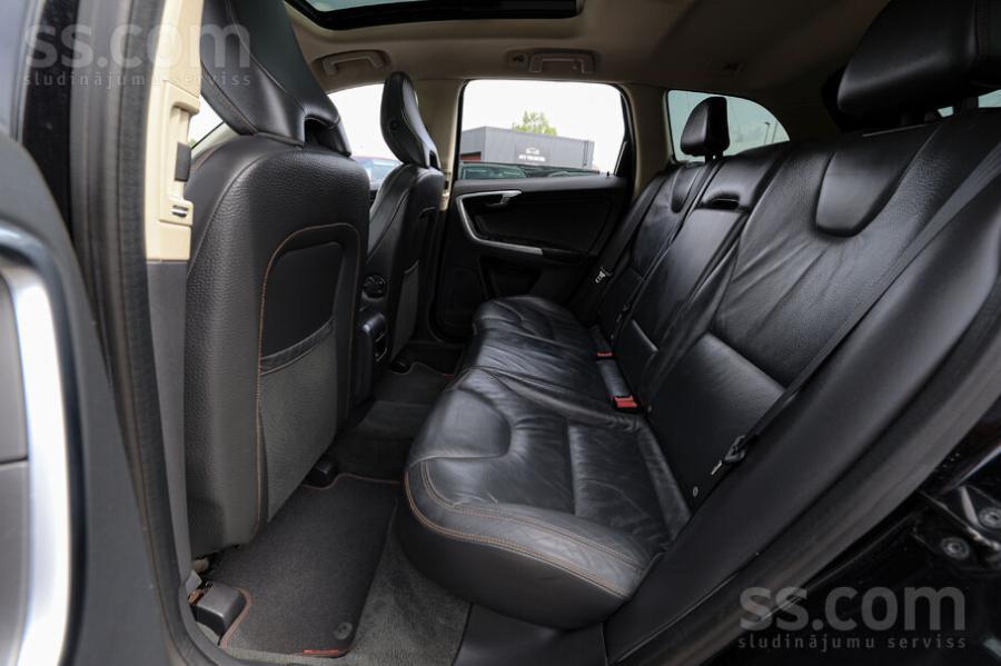 Melns Volvo XC60 2013 Jelgava, ar dzinēja tilpumu 2.40 L un nobraukumu 0 tūkst. km par 9990 €, foto 11 vietnē AUTOMOTO.COM.LV