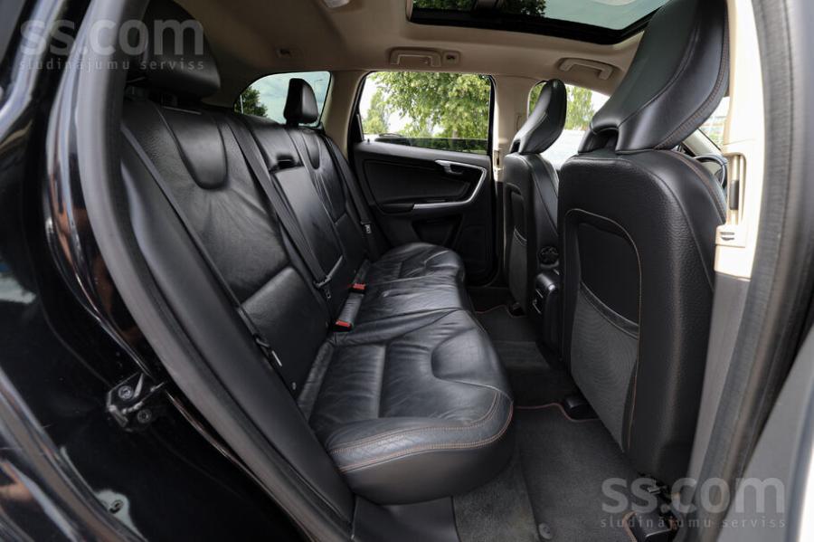 Melns Volvo XC60 2013 Jelgava, ar dzinēja tilpumu 2.40 L un nobraukumu 0 tūkst. km par 9990 €, foto 12 vietnē AUTOMOTO.COM.LV