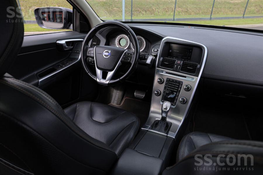 Melns Volvo XC60 2013 Jelgava, ar dzinēja tilpumu 2.40 L un nobraukumu 0 tūkst. km par 9990 €, foto 14 vietnē AUTOMOTO.COM.LV