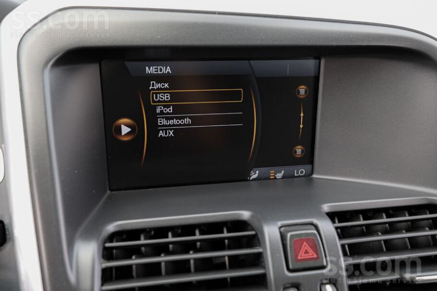 Melns Volvo XC60 2013 Jelgava, ar dzinēja tilpumu 2.40 L un nobraukumu 0 tūkst. km par 9990 €, foto 17 vietnē AUTOMOTO.COM.LV