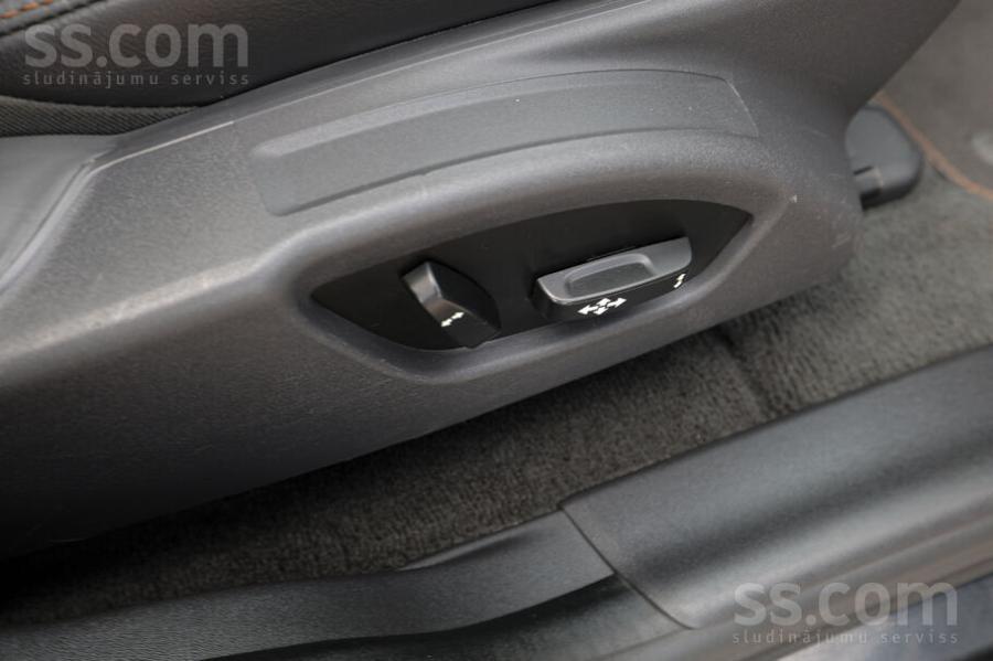 Melns Volvo XC60 2013 Jelgava, ar dzinēja tilpumu 2.40 L un nobraukumu 0 tūkst. km par 9990 €, foto 24 vietnē AUTOMOTO.COM.LV