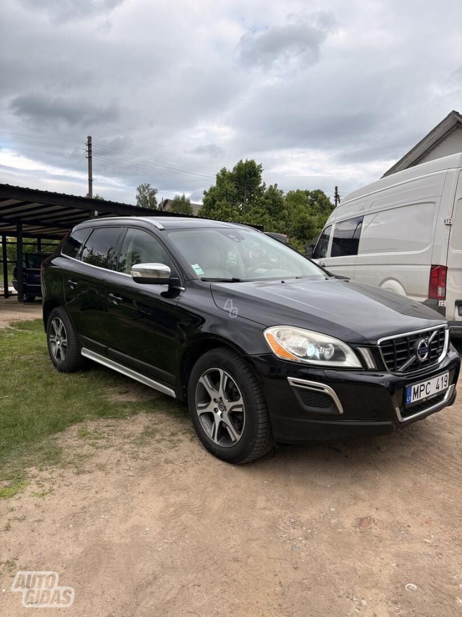 Black Volvo XC60 2013 in Vilnius, with an engine capacity of 2.00 L and mileage of 284 thousand km for 10500 €, photo 5 on AUTOMOTO.COM.LV