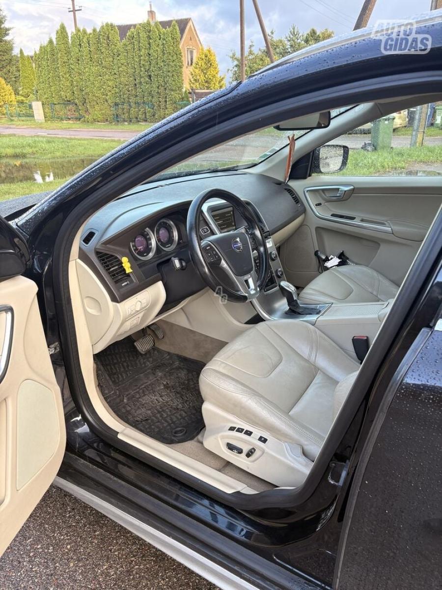 Black Volvo XC60 2013 in Vilnius, with an engine capacity of 2.00 L and mileage of 284 thousand km for 10500 €, photo 6 on AUTOMOTO.COM.LV