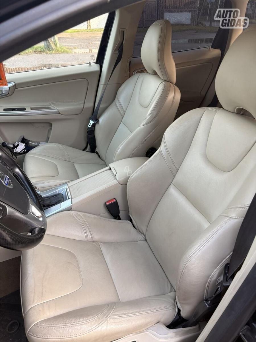Black Volvo XC60 2013 in Vilnius, with an engine capacity of 2.00 L and mileage of 284 thousand km for 10500 €, photo 7 on AUTOMOTO.COM.LV