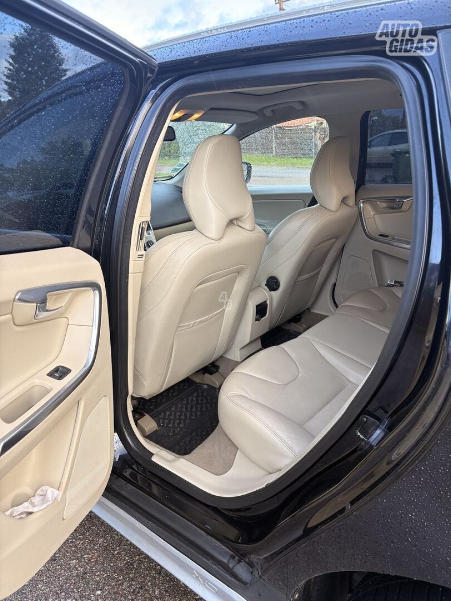 Black Volvo XC60 2013 in Vilnius, with an engine capacity of 2.00 L and mileage of 284 thousand km for 10500 €, photo 8 on AUTOMOTO.COM.LV