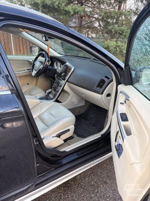 Black Volvo XC60 2013 in Vilnius, with an engine capacity of 2.00 L and mileage of 284 thousand km for 10500 €, photo 11 on AUTOMOTO.COM.LV