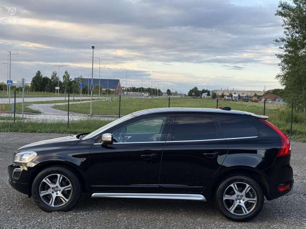 Black Volvo XC60 2013 in Siauliai, with an engine capacity of 2.95 L and mileage of 212 thousand km for 9450 €, photo 4 on AUTOMOTO.COM.LV