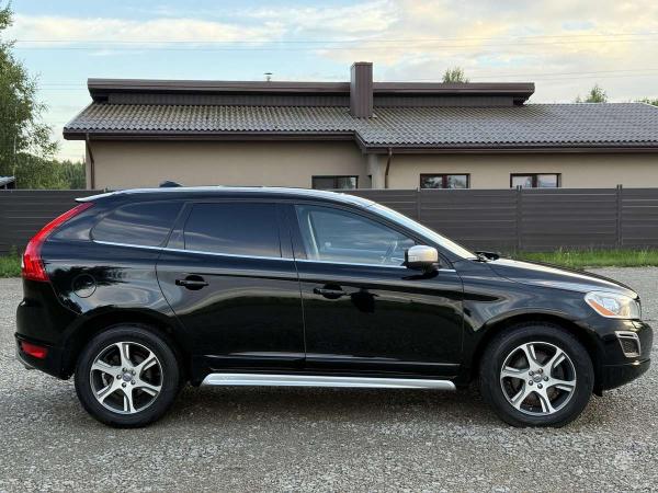 Black Volvo XC60 2013 in Siauliai, with an engine capacity of 2.95 L and mileage of 212 thousand km for 9450 €, photo 5 on AUTOMOTO.COM.LV