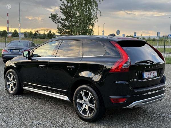 Black Volvo XC60 2013 in Siauliai, with an engine capacity of 2.95 L and mileage of 212 thousand km for 9450 €, photo 6 on AUTOMOTO.COM.LV