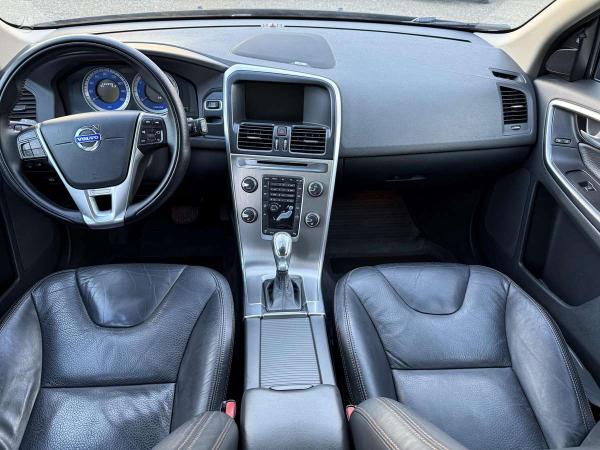Black Volvo XC60 2013 in Siauliai, with an engine capacity of 2.95 L and mileage of 212 thousand km for 9450 €, photo 9 on AUTOMOTO.COM.LV