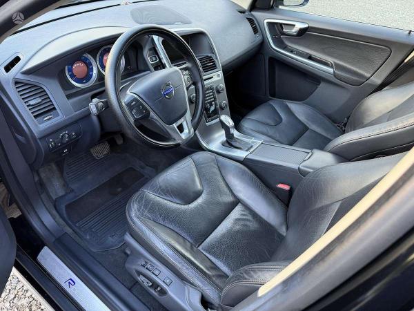 Black Volvo XC60 2013 in Siauliai, with an engine capacity of 2.95 L and mileage of 212 thousand km for 9450 €, photo 10 on AUTOMOTO.COM.LV