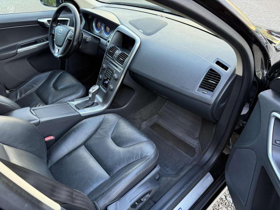 Melns Volvo XC60 2013 Šauļi, ar dzinēja tilpumu 2.95 L un nobraukumu 212 tūkst. km par 9450 €, foto 12 vietnē AUTOMOTO.COM.LV