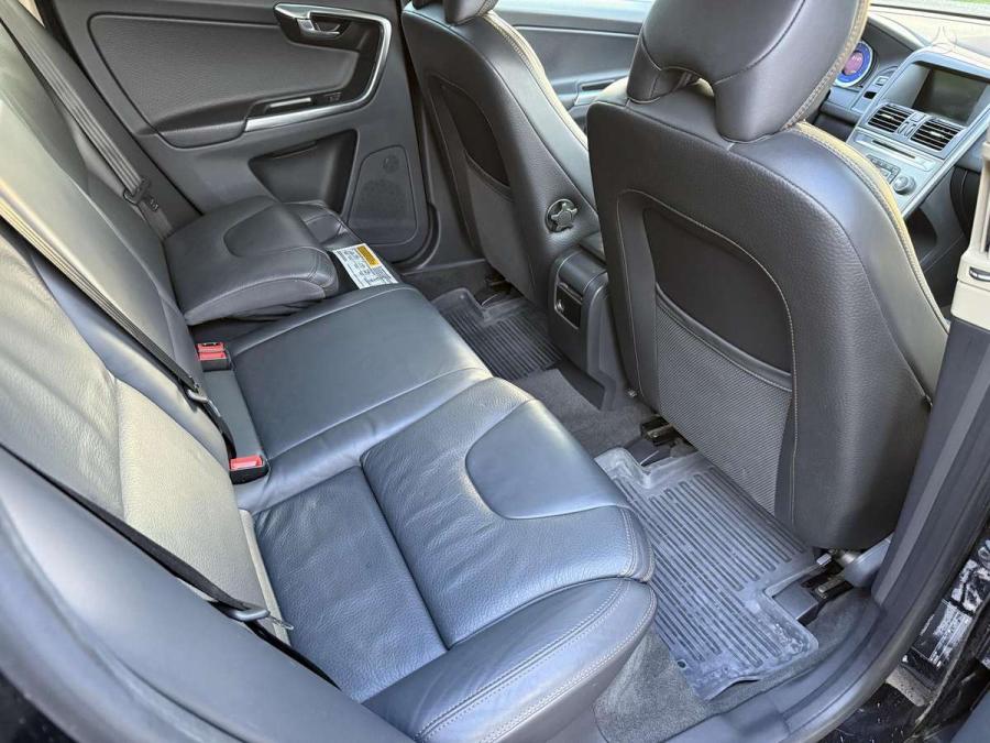 Melns Volvo XC60 2013 Šauļi, ar dzinēja tilpumu 2.95 L un nobraukumu 212 tūkst. km par 9450 €, foto 13 vietnē AUTOMOTO.COM.LV