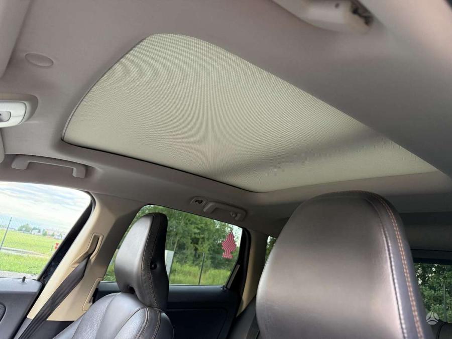Melns Volvo XC60 2013 Šauļi, ar dzinēja tilpumu 2.95 L un nobraukumu 212 tūkst. km par 9450 €, foto 17 vietnē AUTOMOTO.COM.LV