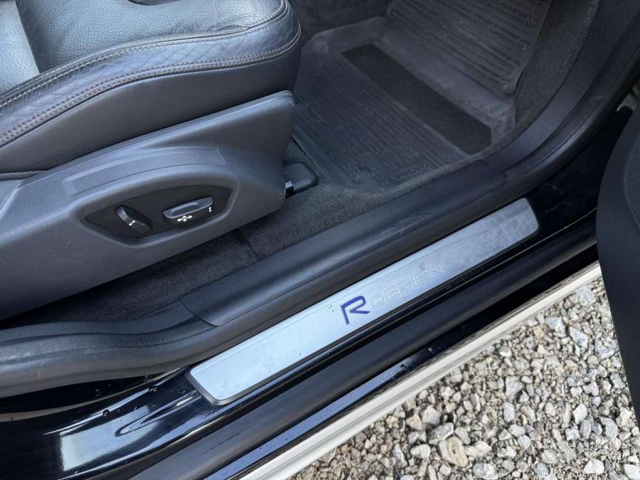 Melns Volvo XC60 2013 Šauļi, ar dzinēja tilpumu 2.95 L un nobraukumu 212 tūkst. km par 9450 €, foto 18 vietnē AUTOMOTO.COM.LV