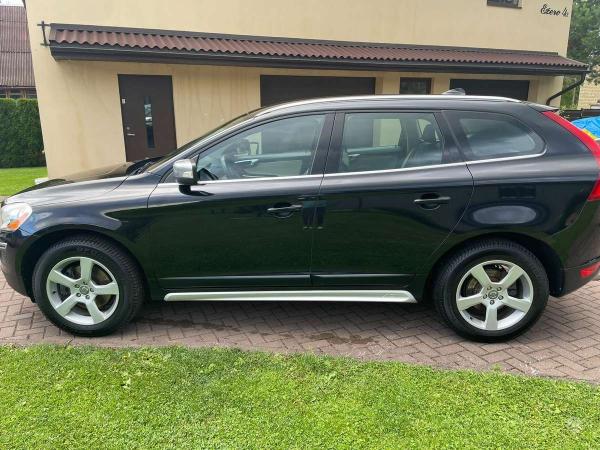 Black Volvo XC60 2013 in Siauliai, with an engine capacity of 1.98 L and mileage of 334 thousand km for 7750 €, photo 4 on AUTOMOTO.COM.LV