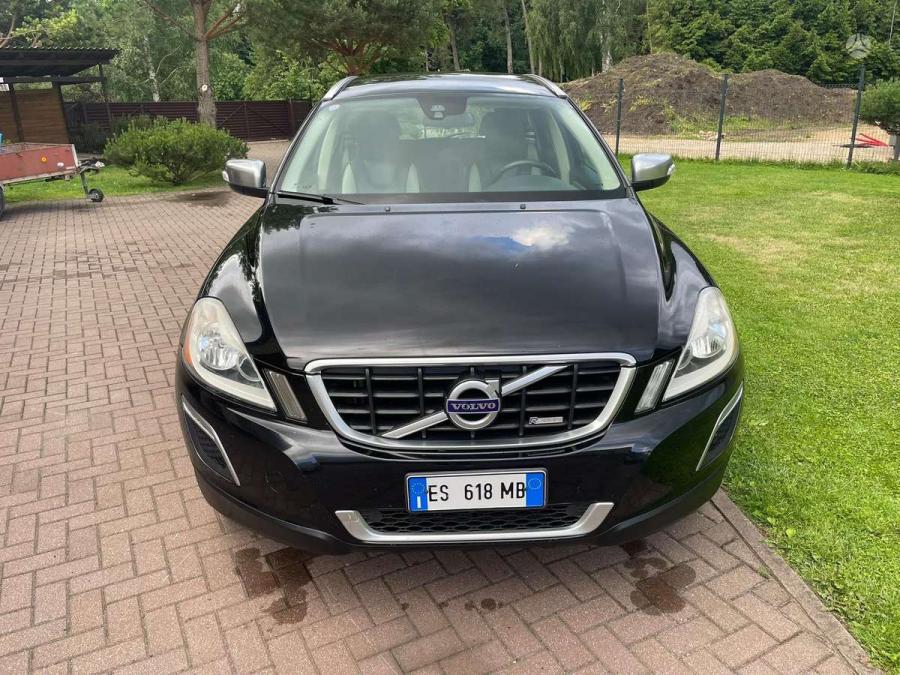 Black Volvo XC60 2013 in Siauliai, with an engine capacity of 1.98 L and mileage of 334 thousand km for 7750 €, photo 6 on AUTOMOTO.COM.LV