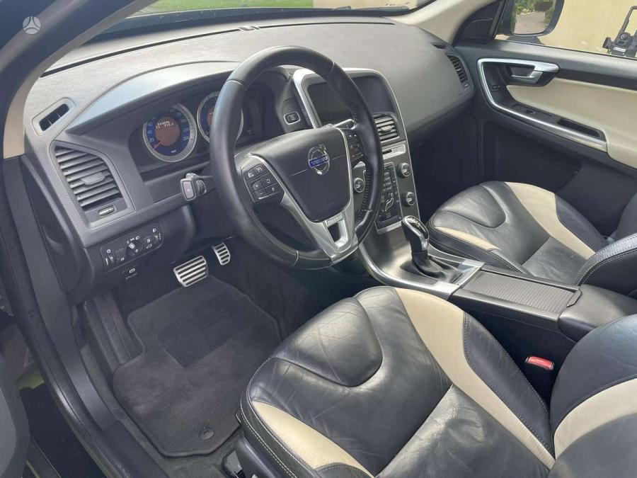 Black Volvo XC60 2013 in Siauliai, with an engine capacity of 1.98 L and mileage of 334 thousand km for 7750 €, photo 10 on AUTOMOTO.COM.LV