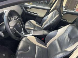 Black Volvo XC60 2013 in Siauliai, with an engine capacity of 1.98 L and mileage of 334 thousand km for 7750 €, photo 12 on AUTOMOTO.COM.LV