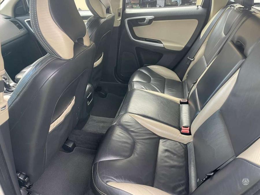 Black Volvo XC60 2013 in Siauliai, with an engine capacity of 1.98 L and mileage of 334 thousand km for 7750 €, photo 13 on AUTOMOTO.COM.LV