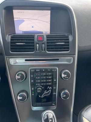 Black Volvo XC60 2013 in Siauliai, with an engine capacity of 1.98 L and mileage of 334 thousand km for 7750 €, photo 15 on AUTOMOTO.COM.LV