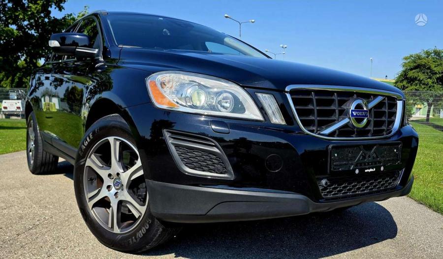Black Volvo XC60 2013 in Siauliai, with an engine capacity of 1.98 L and mileage of 230 thousand km for 11650 €, photo 1 on AUTOMOTO.COM.LV