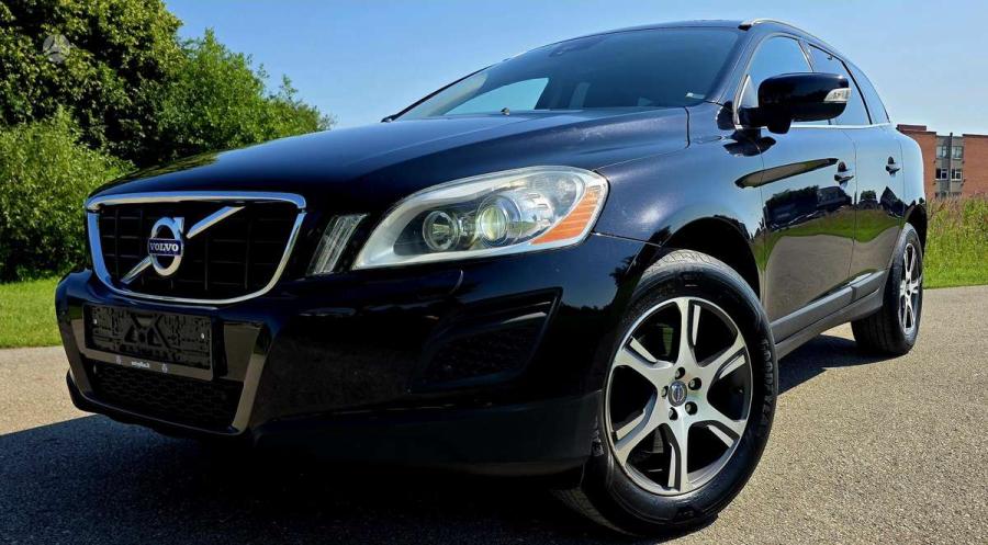 Black Volvo XC60 2013 in Siauliai, with an engine capacity of 1.98 L and mileage of 230 thousand km for 11650 €, photo 3 on AUTOMOTO.COM.LV