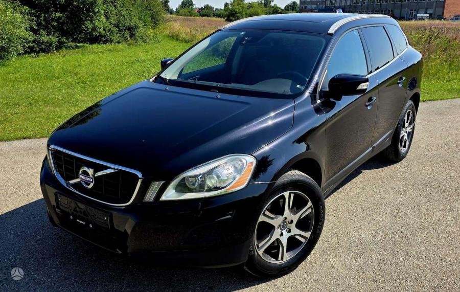 Black Volvo XC60 2013 in Siauliai, with an engine capacity of 1.98 L and mileage of 230 thousand km for 11650 €, photo 4 on AUTOMOTO.COM.LV